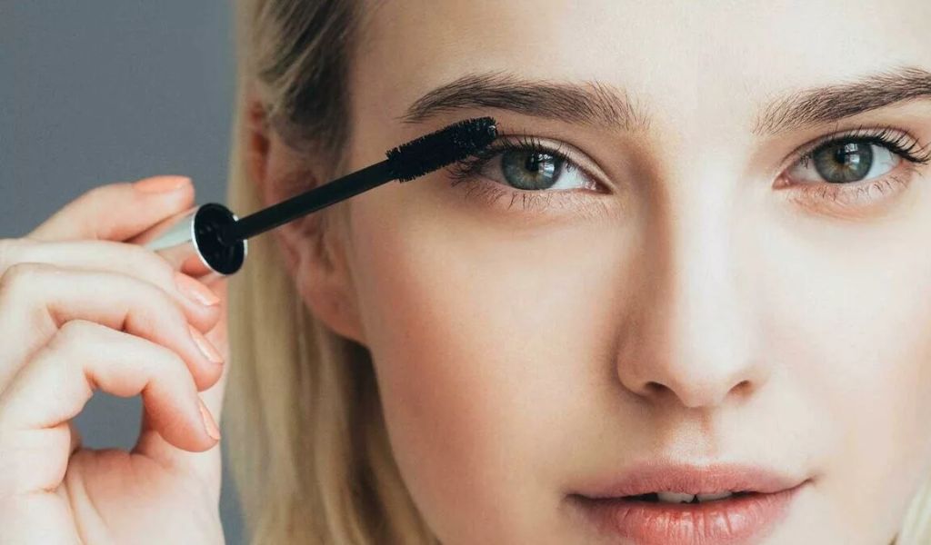 Desvendando os Segredos da Maquiagem Natural: 7 Dicas para um Look Perfeito no Dia a Dia